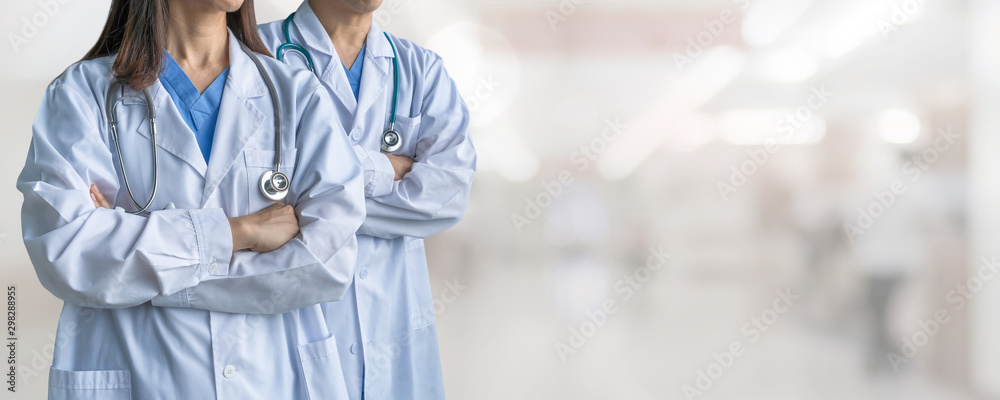 Surgeon and anesthetist doctor ER surgical team with medical clinic ...