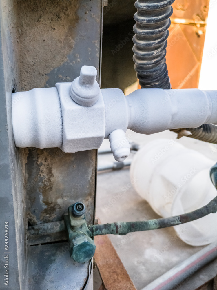 ice formation the AC compressor pipe is connected into a heavy ac unit ...