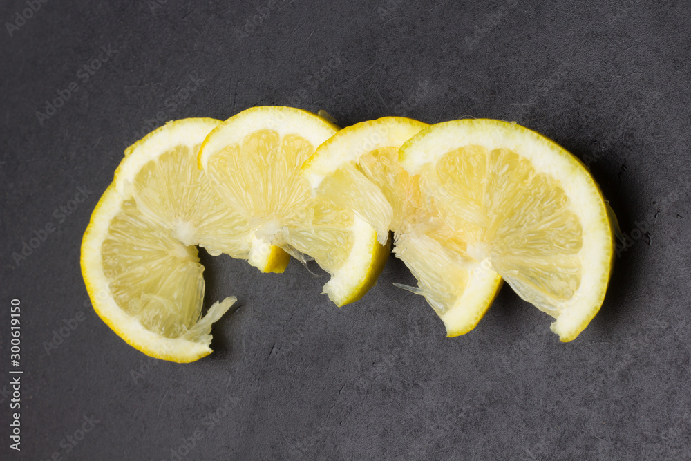 El limón es una fruta de sabor ácido, con muchas vitaminas, vitamina C ...