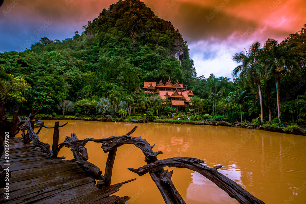Background Landmark tourist attractions, Wat Tham Khao Wong, Uthai Thani Unseen Thailand ...