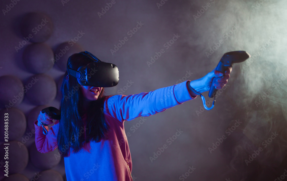 Photo Stock First-person shooter. A woman with glasses and a virtual ...