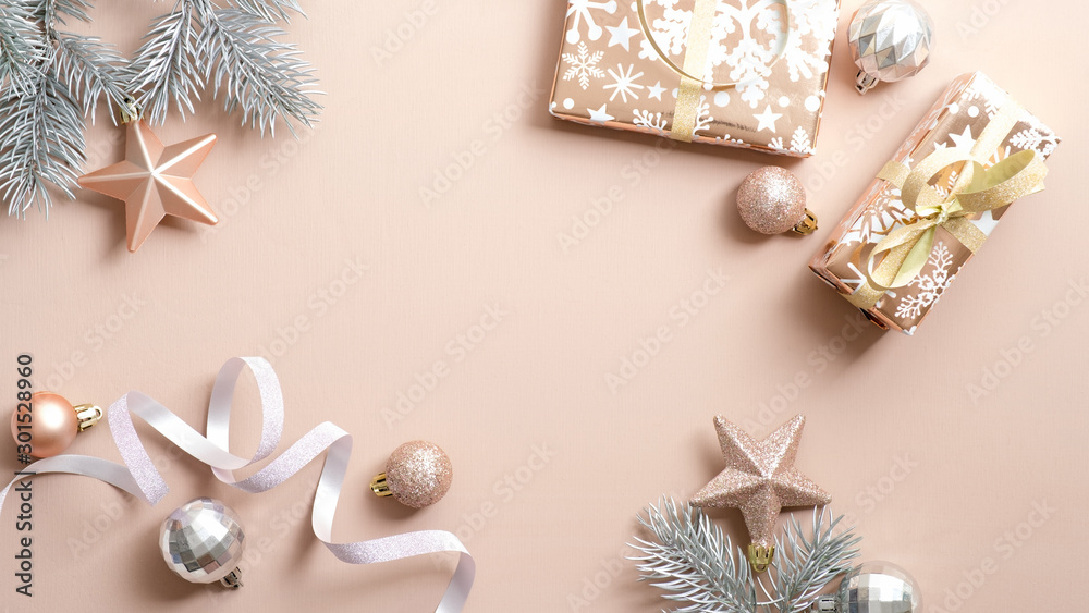 Christmas frame. Xmas beige background with gift boxes, pine tree ...
