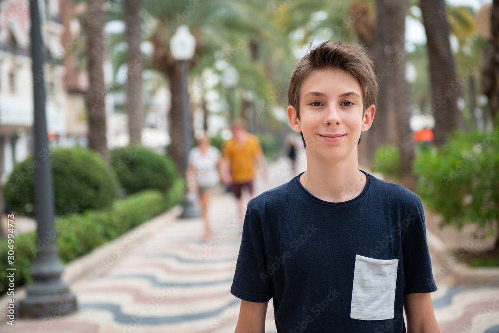 Stockfoto Handsome young boy looking at camera over panorama of ...