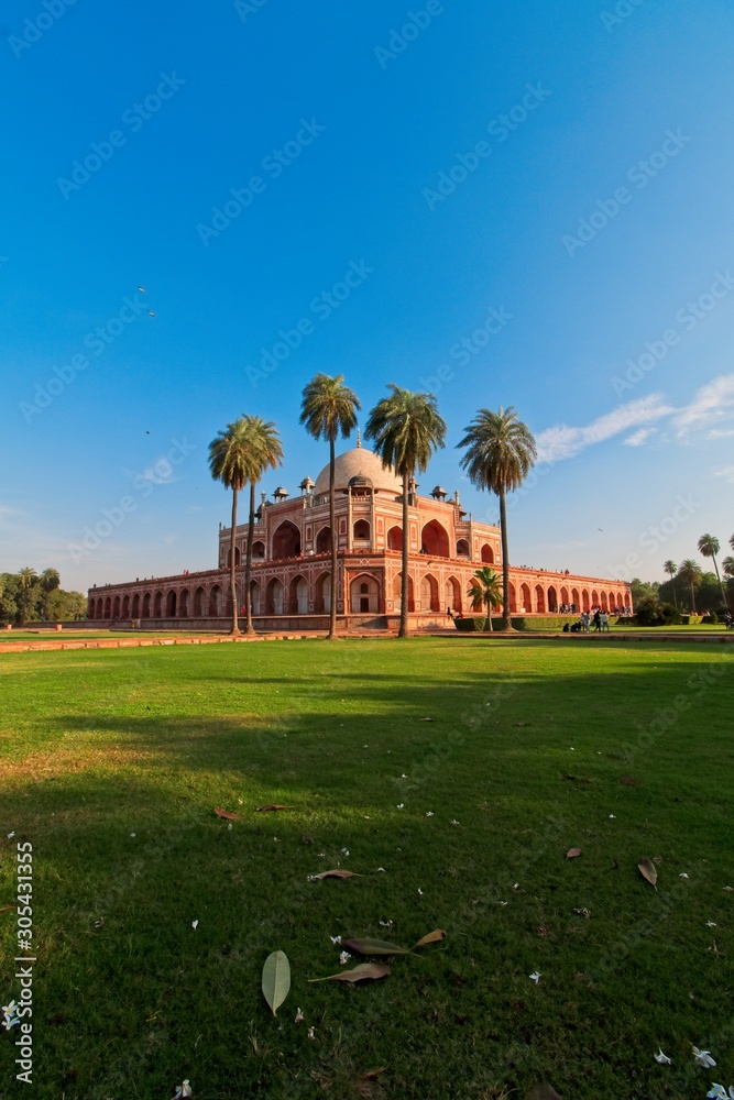 Humayun's tomb of Mughal Emperor Humayun designed by Persian architect ...