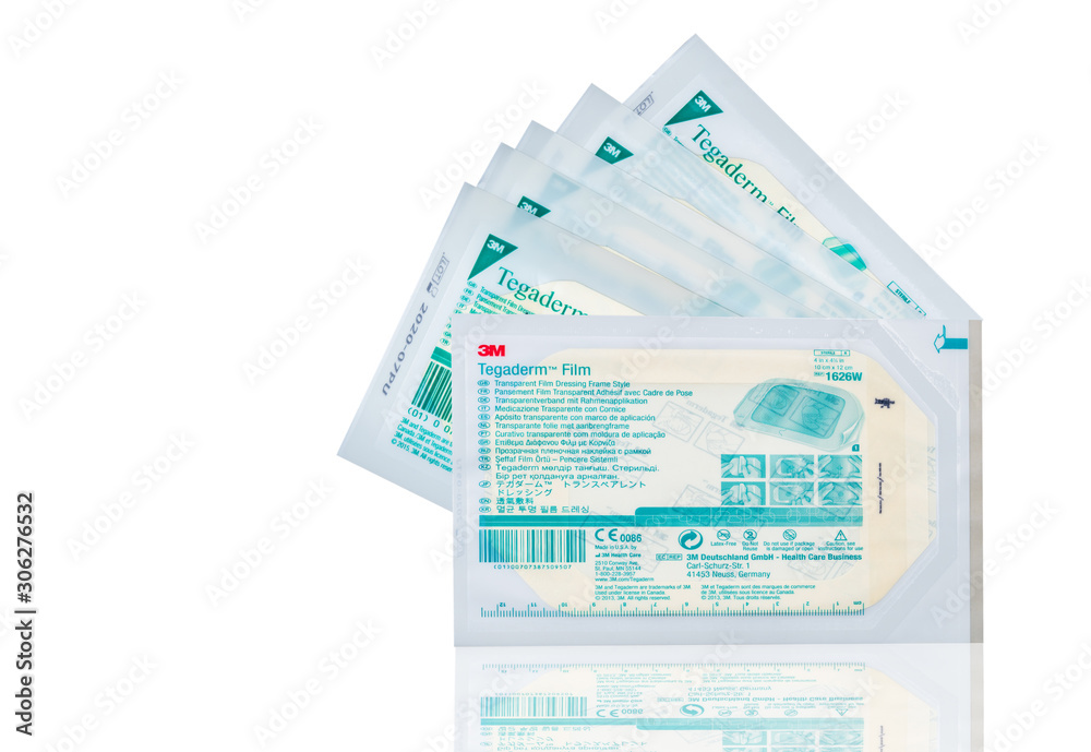 Foto de Stock CHONBURI, THAILAND-OCTOBER 27, 2018 : Tegaderm Pad film ...