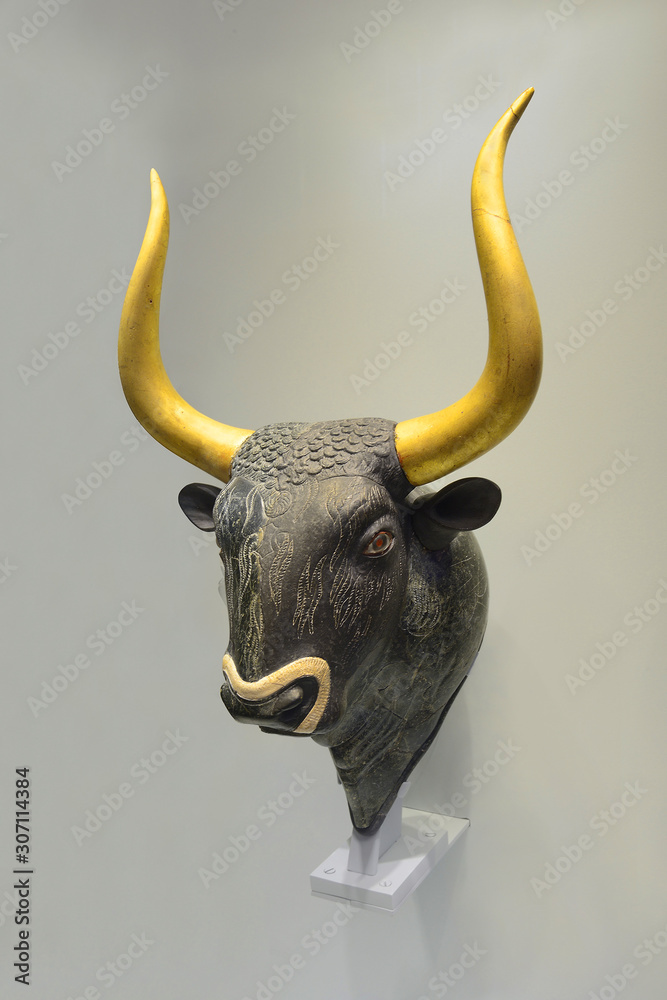 Stone bull's-head rhyton. It is a masterpiece of Minoan art from the ...