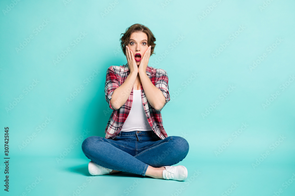 Full length photo of astonished girl look good incredible black friday ...