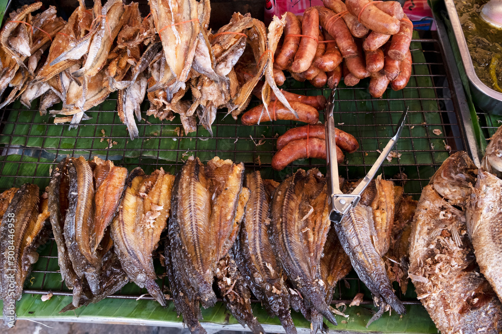 Stock-Foto „Fried Fish in Street Market Fry until crispy Staple food of ...