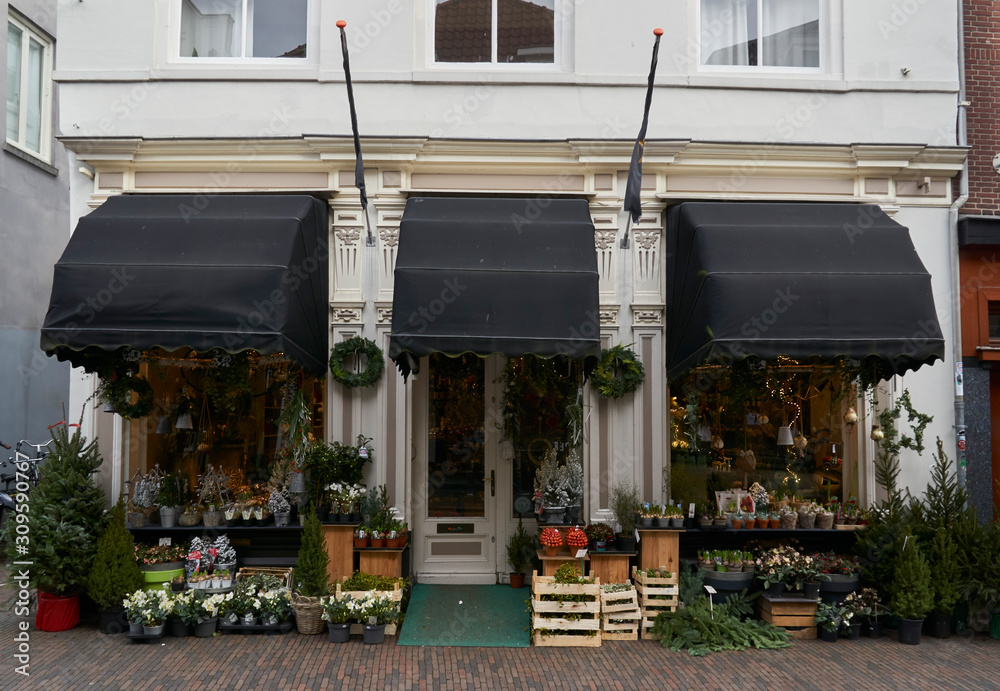 Storefront of shop with christmas decorations during the winter ...