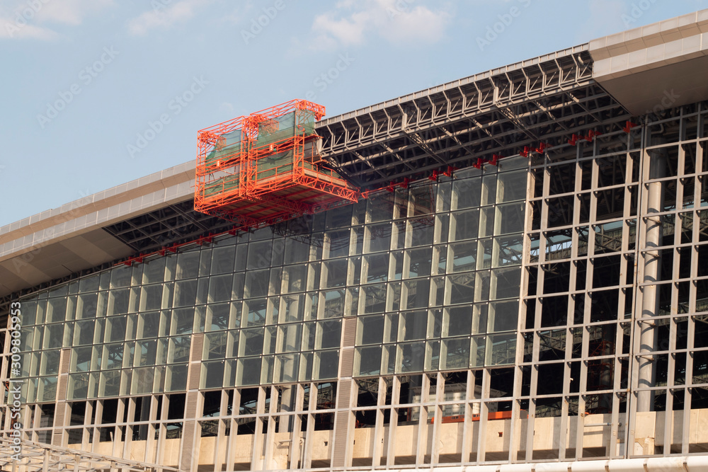 scissor elevated lift platform. Multi-storey with many glass Windows ...