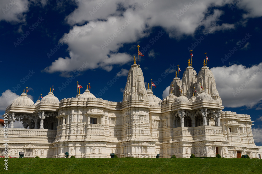 Foto de Stock BAPS Shri Swaminarayan Mandir Hindu Temple hand carved in ...