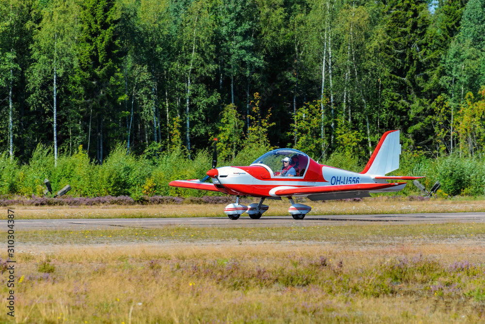 Two-seat single-engined piston-powered special light sport aircraft ...