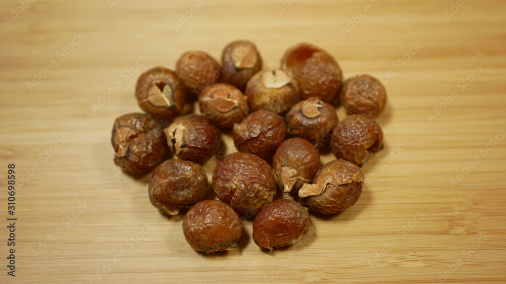 Foto Soap nuts Indian soapberry or washnut, Sapindus mukorossi reetha ...