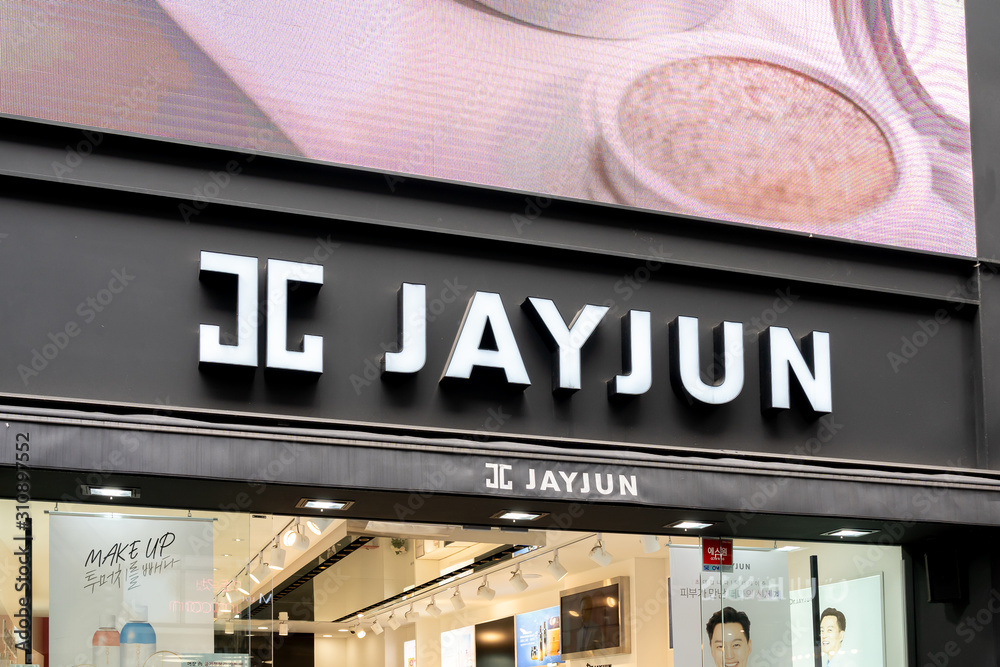 Foto de Stock Seoul, South Korea - April 10, 2019: JAYJUN storefront in Seoul, South Korea ...