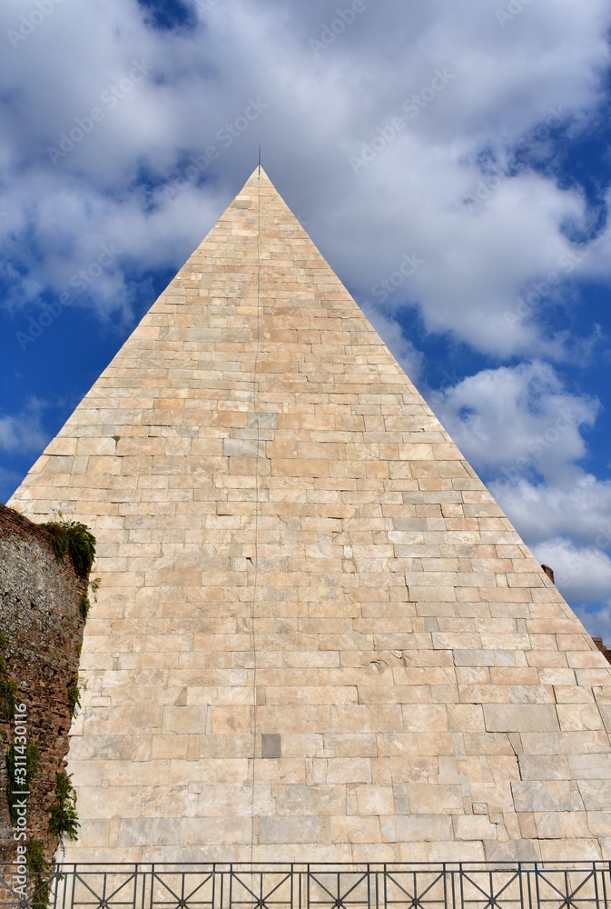 Ancient roman pyramid. Piramide di Caio Cestio (Pyramid of Cestius ...