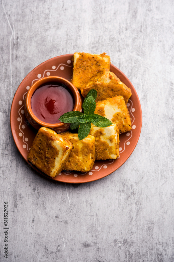 Foto de Stock Amritsari Paneer Tikka made using cottage cheese cubes ...