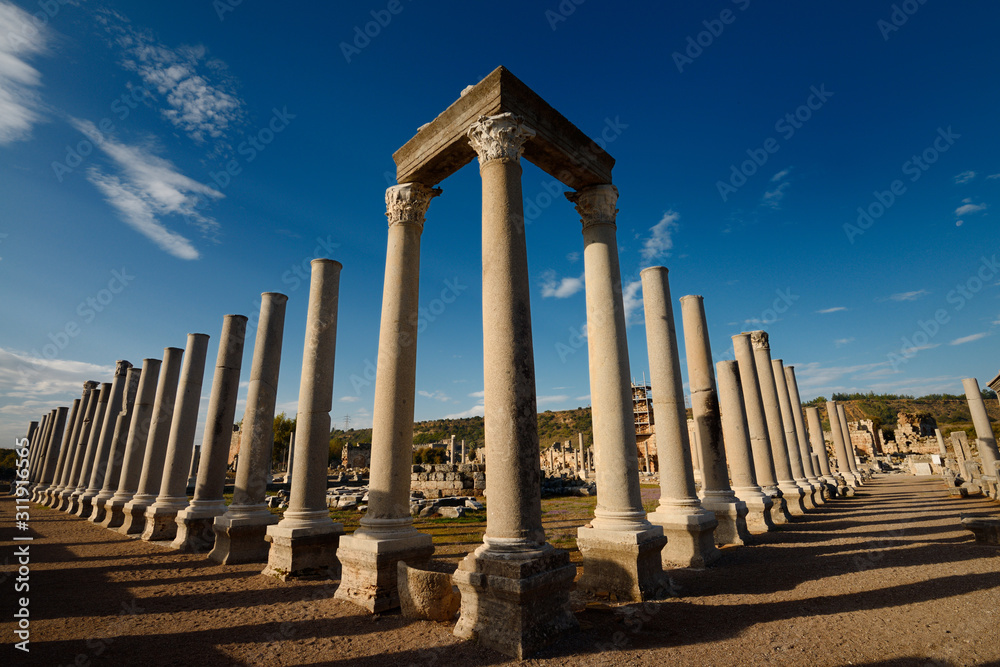 Foto de Stock Colonade and corner pillars with lintel of Agora ruins at ...