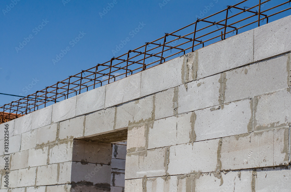 manual laying of walls made of aerated concrete with reinforcement and ...