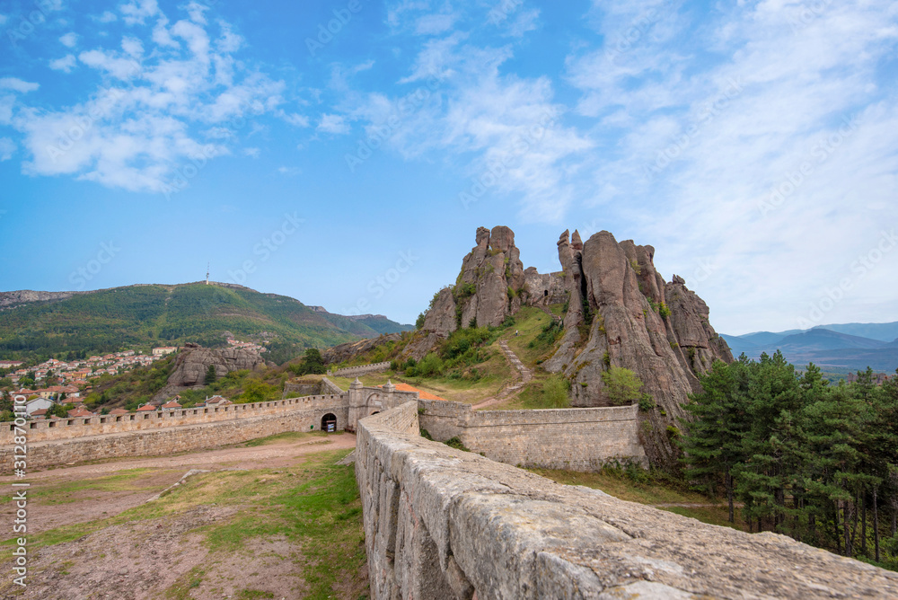 Stock-Foto „Beautiful landscape with bizarre rock formations. Stone ...