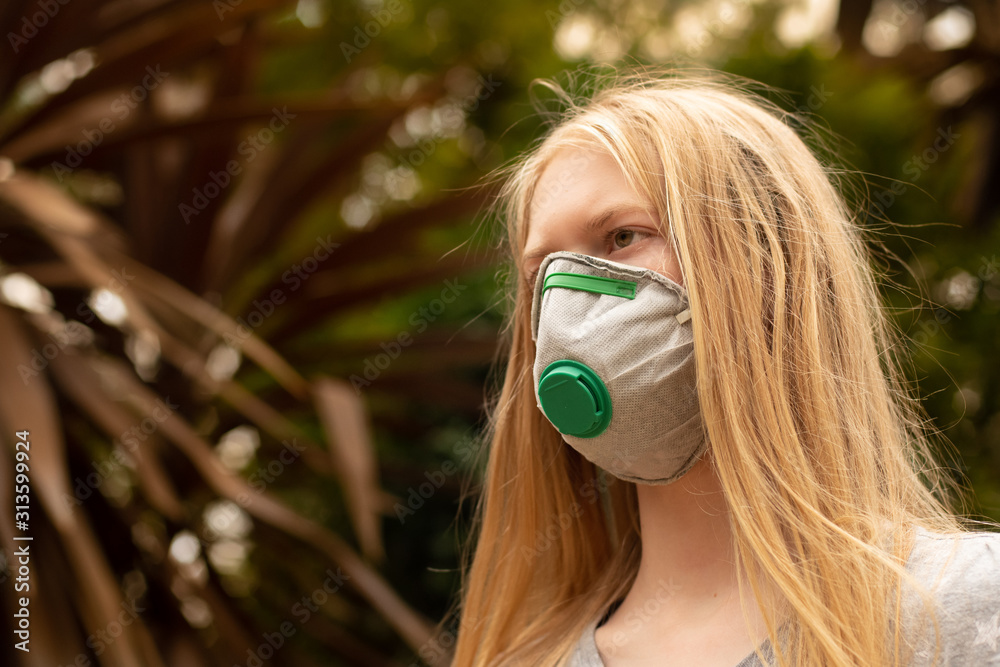 Photo Stock Australian bushfire: blond caucasian girl wearing P2 N95 ...