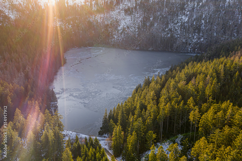 Foto de Stock Cerne jezero in the Bohemian Forest is the largest and ...
