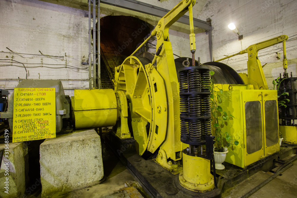 Stock-Foto „Underground gold mine shaft hauling engine winding machine ...