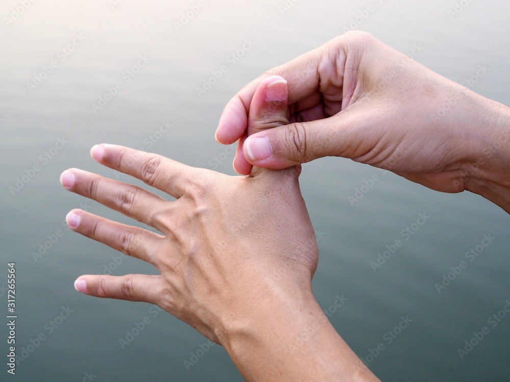 Hand pain and sore fingers, Thumb finger pain from work with nerve ...