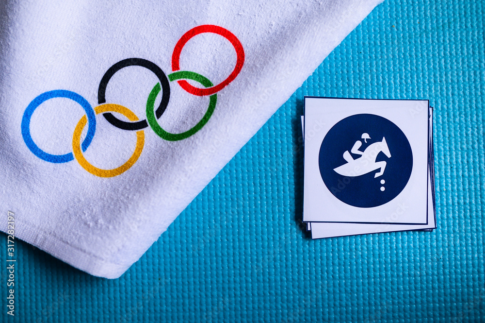 Foto TOKYO, JAPAN, JANUARY. 20. 2020: Equestrian Jumping pictogram and ...