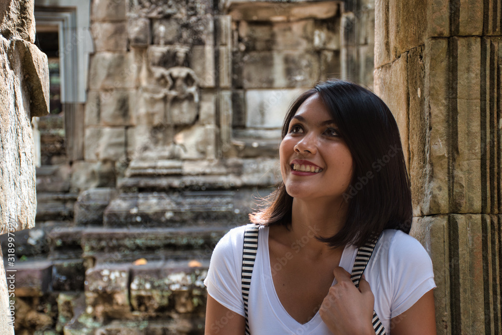 Foto de Stock Beautiful, pretty, young Thai girl is exploring the ...