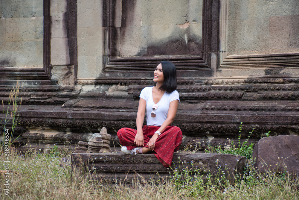 Foto de Stock Beautiful, pretty, young Thai girl is exploring the ...