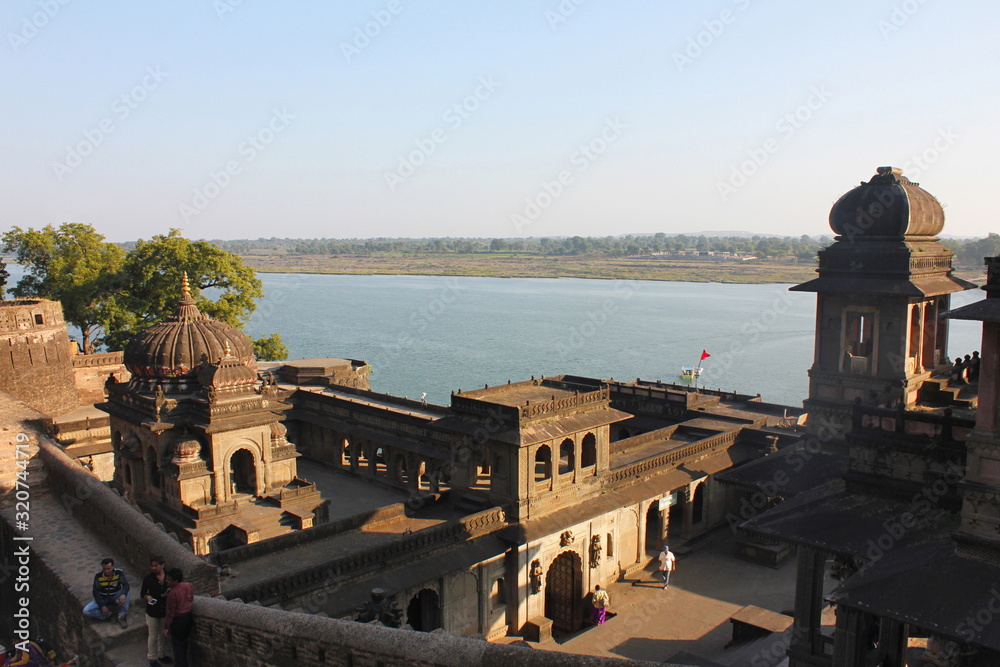 Ahilyabai Holkar fort, at the Banks of Narmada River, Maheswar ...