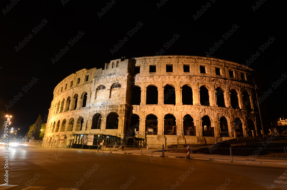 Arena, Pula, Istria, Croatia. Historic Roman era amphitheatre at night ...