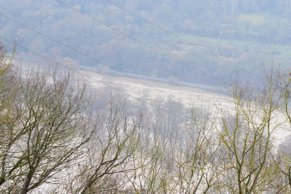 Mosel zwischen Winningen und Dieblich beim Hochwasser im Februaf 2020 ...