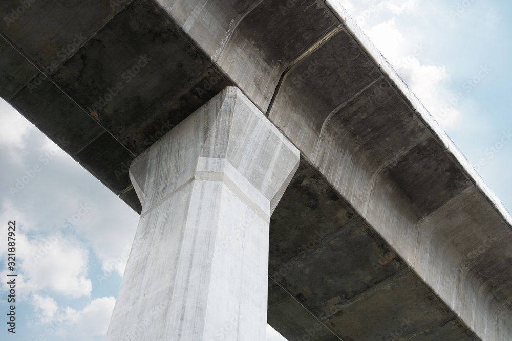 Prefabricated concrete of bridge - Built the structure of column ...