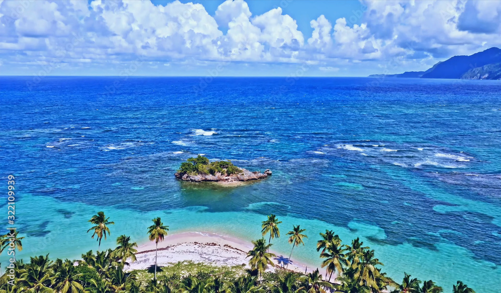 Photo Stock An island is a piece of land (usually of natural origin)in ...