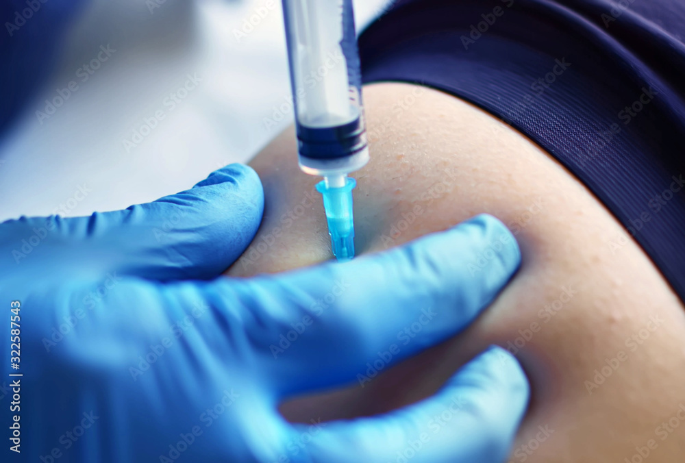 Syringe needle injects intramuscular vaccine の Stock フォト | Adobe Stock