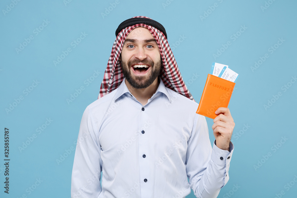 Cheerful young bearded arabian muslim man in keffiyeh kafiya ring igal ...