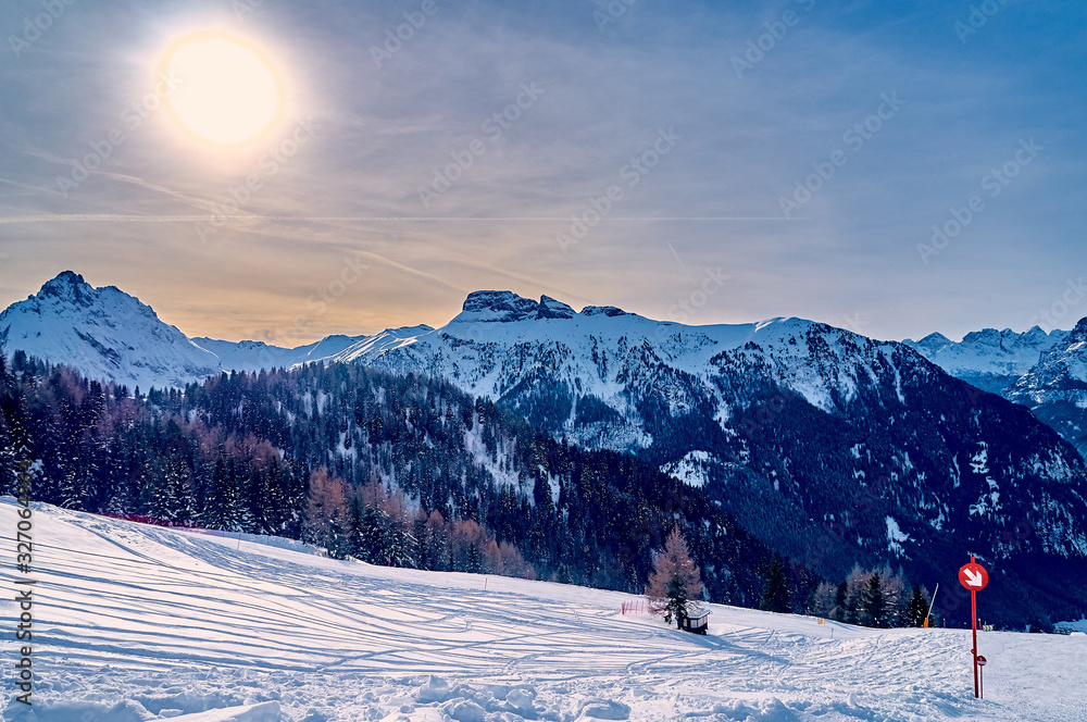 Beautiful panoramic view to the Sellaronda - the largest ski carousel ...