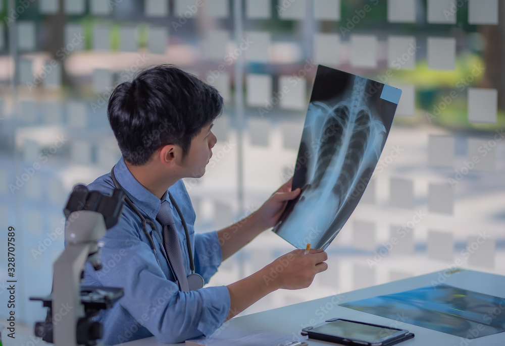 Foto de Stock Doctor examining a lung radiography, Doctor looking chest ...