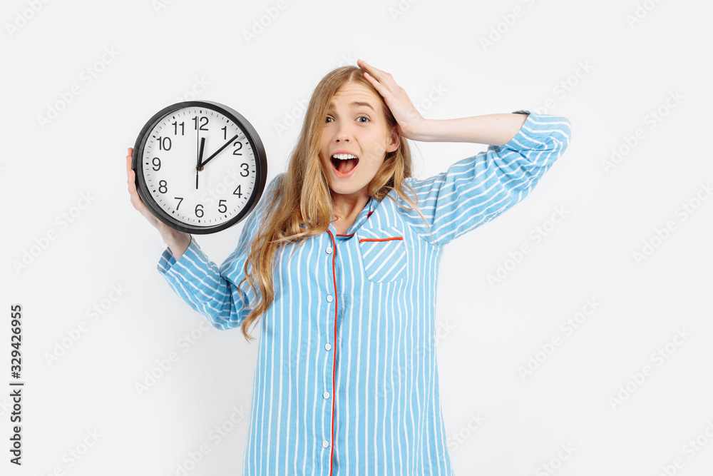 Image of shocked and confused screaming girl in pajamas, with alarm ...
