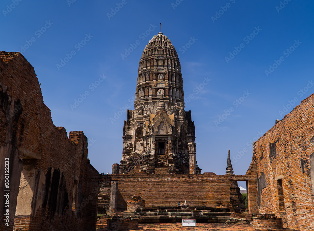 Wat Ratchaburana - one of the most striking temples on an Ayutthaya ...