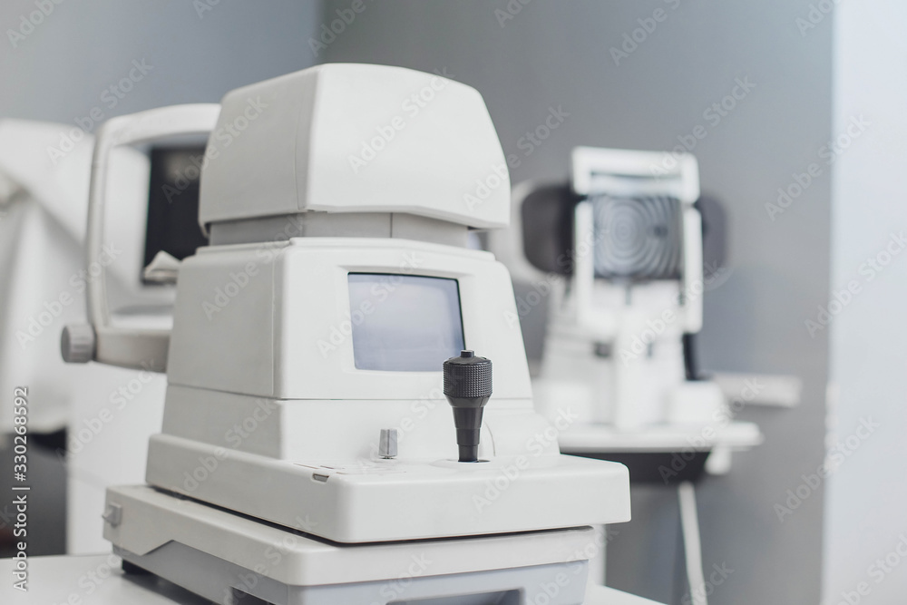 Stock-Foto „Auto Kerato Refractometer standing on a table in doctors ...