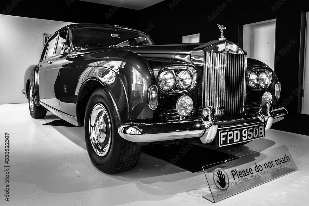 Elegant Black And White Rolls Royce Images