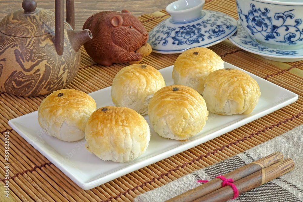 Stock-Foto „Bean paste pastry is a traditional Chinese baked pastry ...
