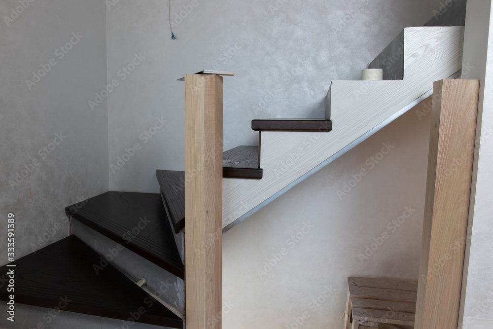 repair of the stairs, installation of steps by a master. Unfolding ...