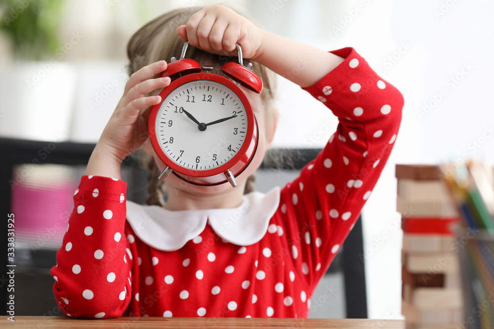 Baby dress covered her face with large alarm clock. Get to know numbers ...