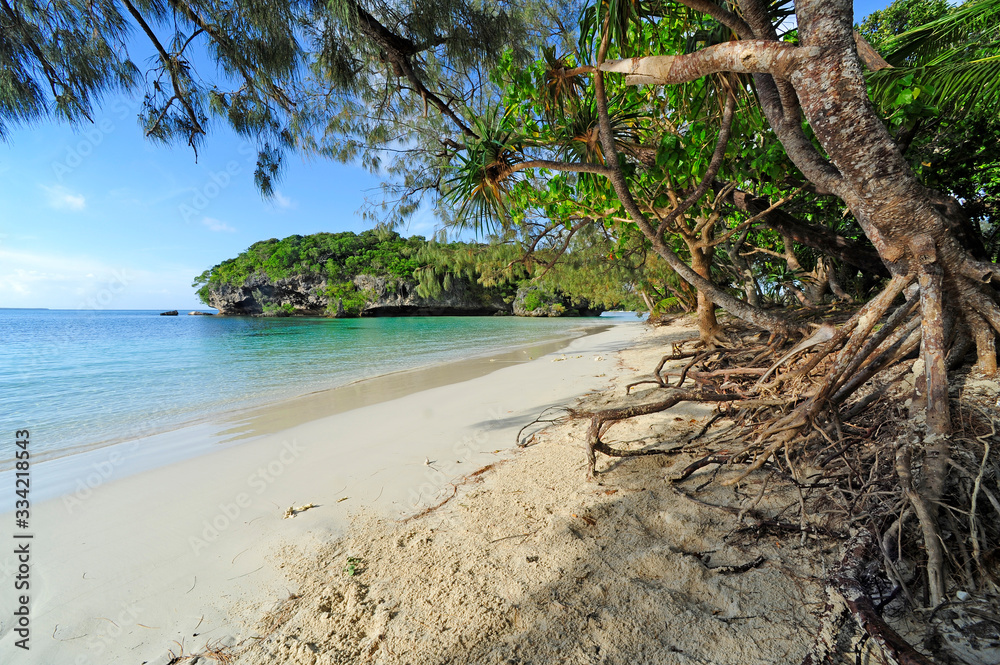 Fotografie Kanumera-Bucht mit der kleinen Insel "Rocher de Kaa Nuë Méra ...
