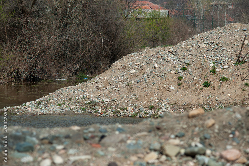 River around the world are disappearing. Riverbanks are getting wider ...