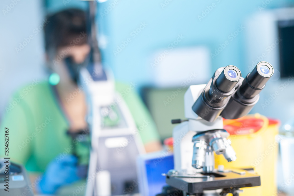 Foto de Stock Female professional in uniform. Work with a light ...