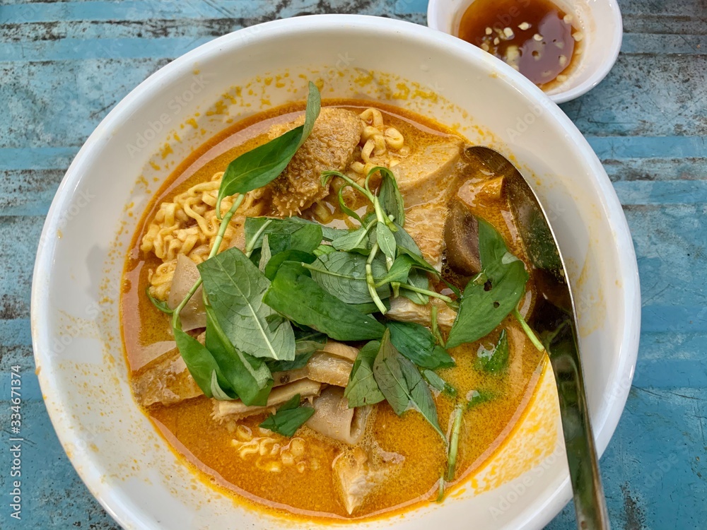 Foto de Stock Vietnamese street food pha lau curry beef intestine with ...